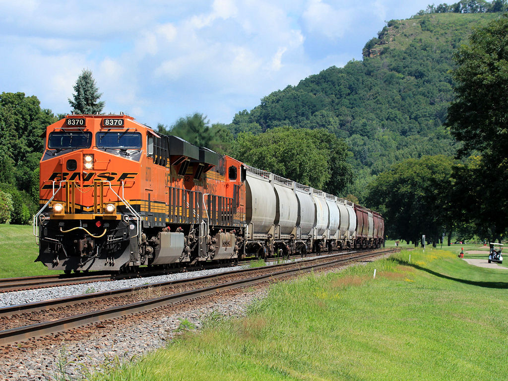 BNSF 8370